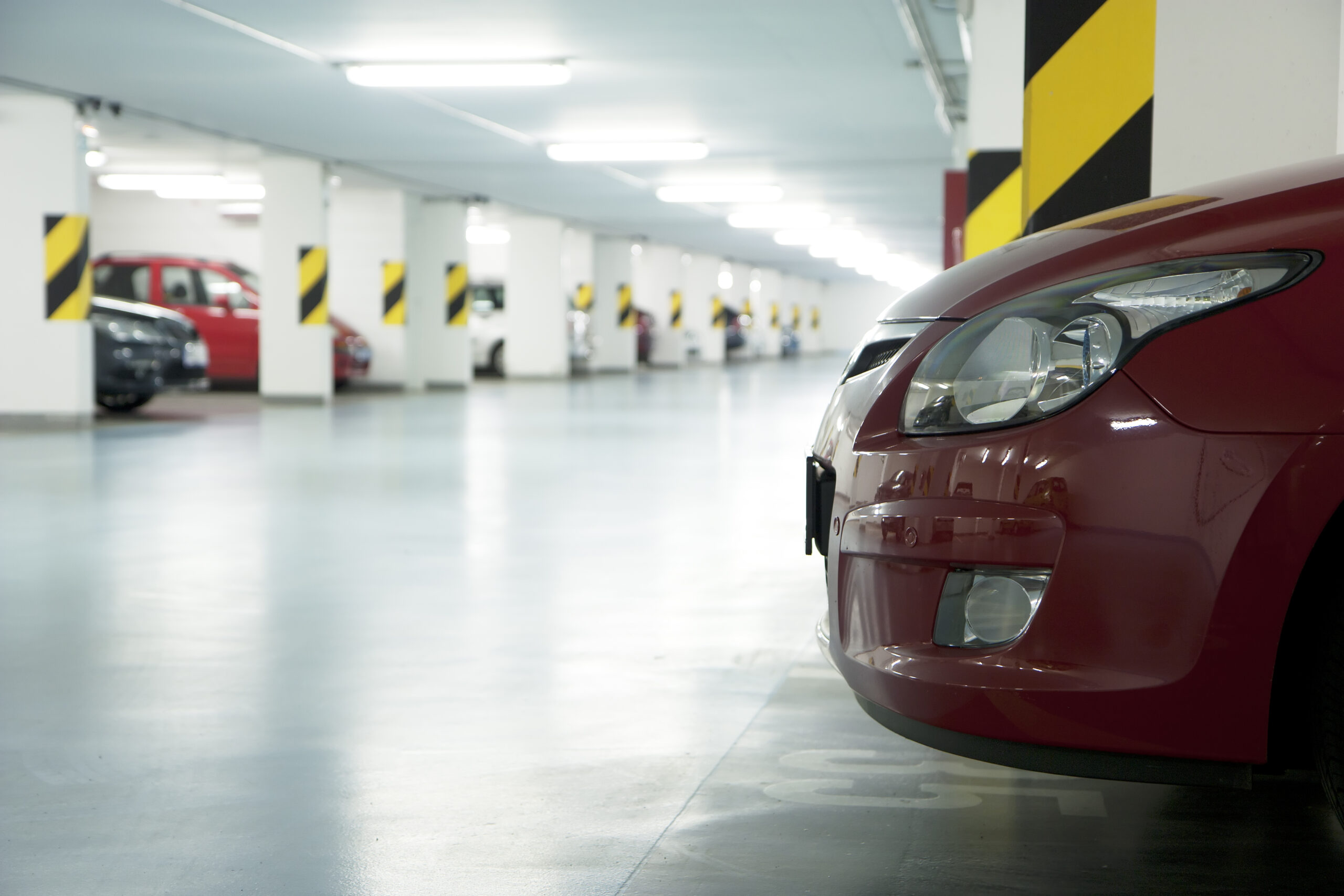 Hoe kun je het beste parkeren bij een vliegveld? - Autopress